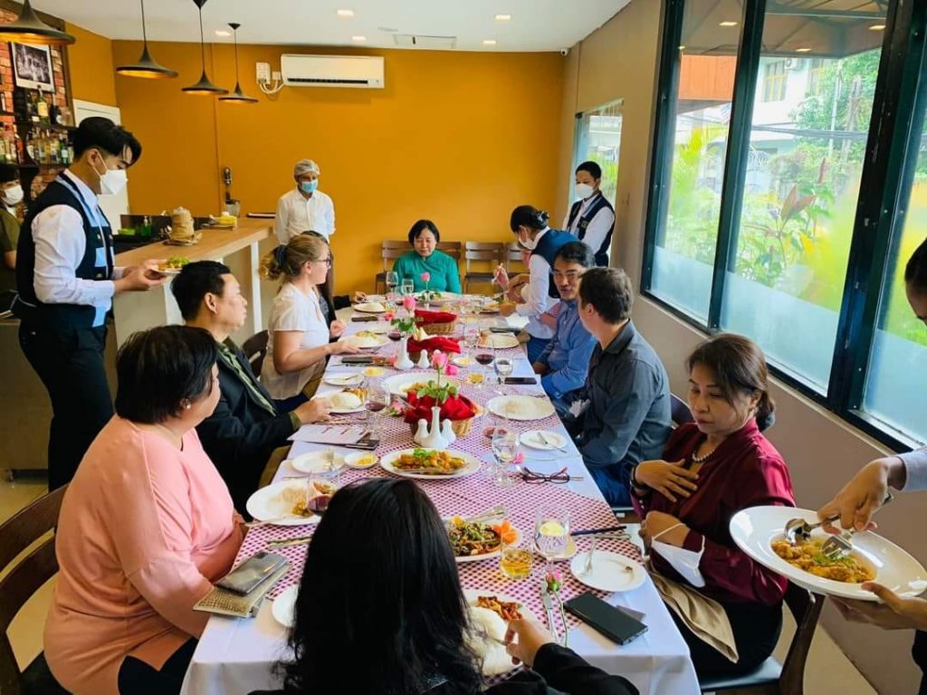 Food and Beverage Service Course – MHTi